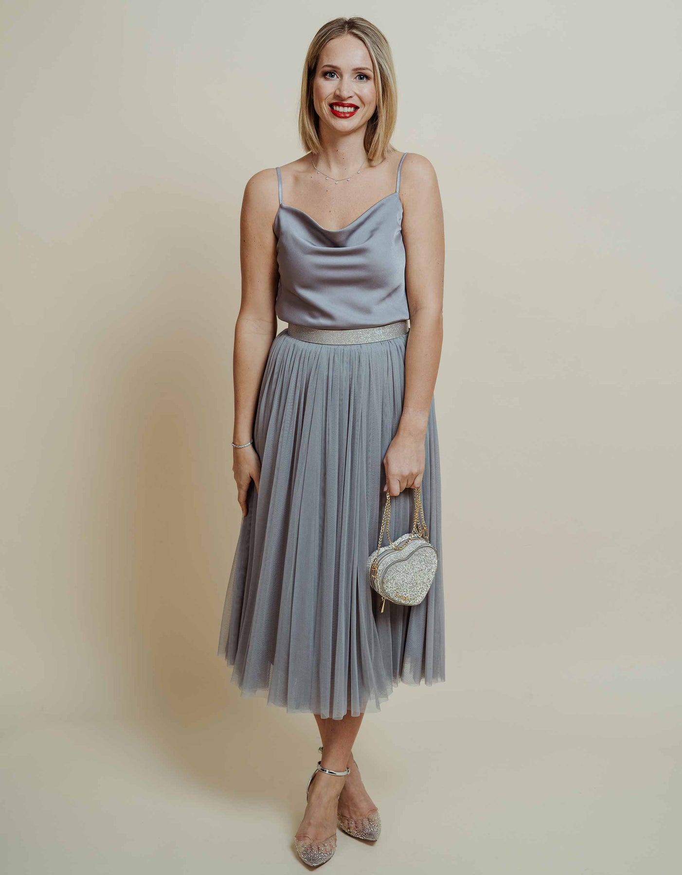 CONSTANT LOVE Wasserfall Satin Gäste Body Grau mit feinen Trägern – www ...