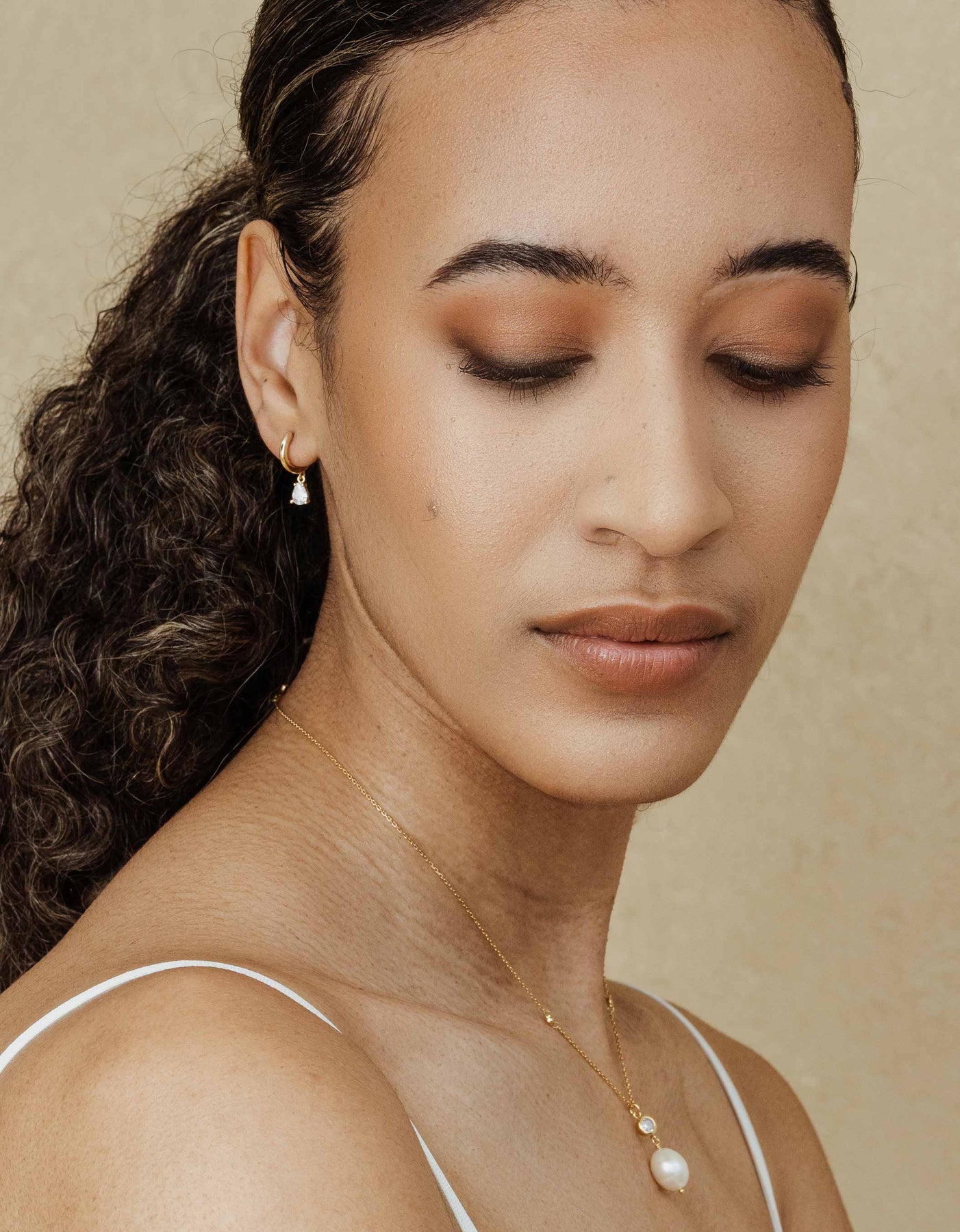 Ohrringe Loop mit Tropfen Gold - 925er Silber 14k vergoldet – www.andcompliments.com