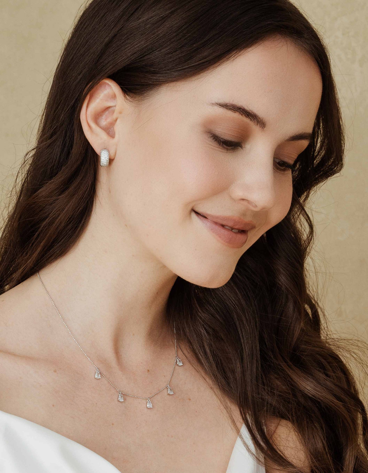 Ohrringe Loop mit Steinchen Silber - 925er Silber – www.andcompliments.com