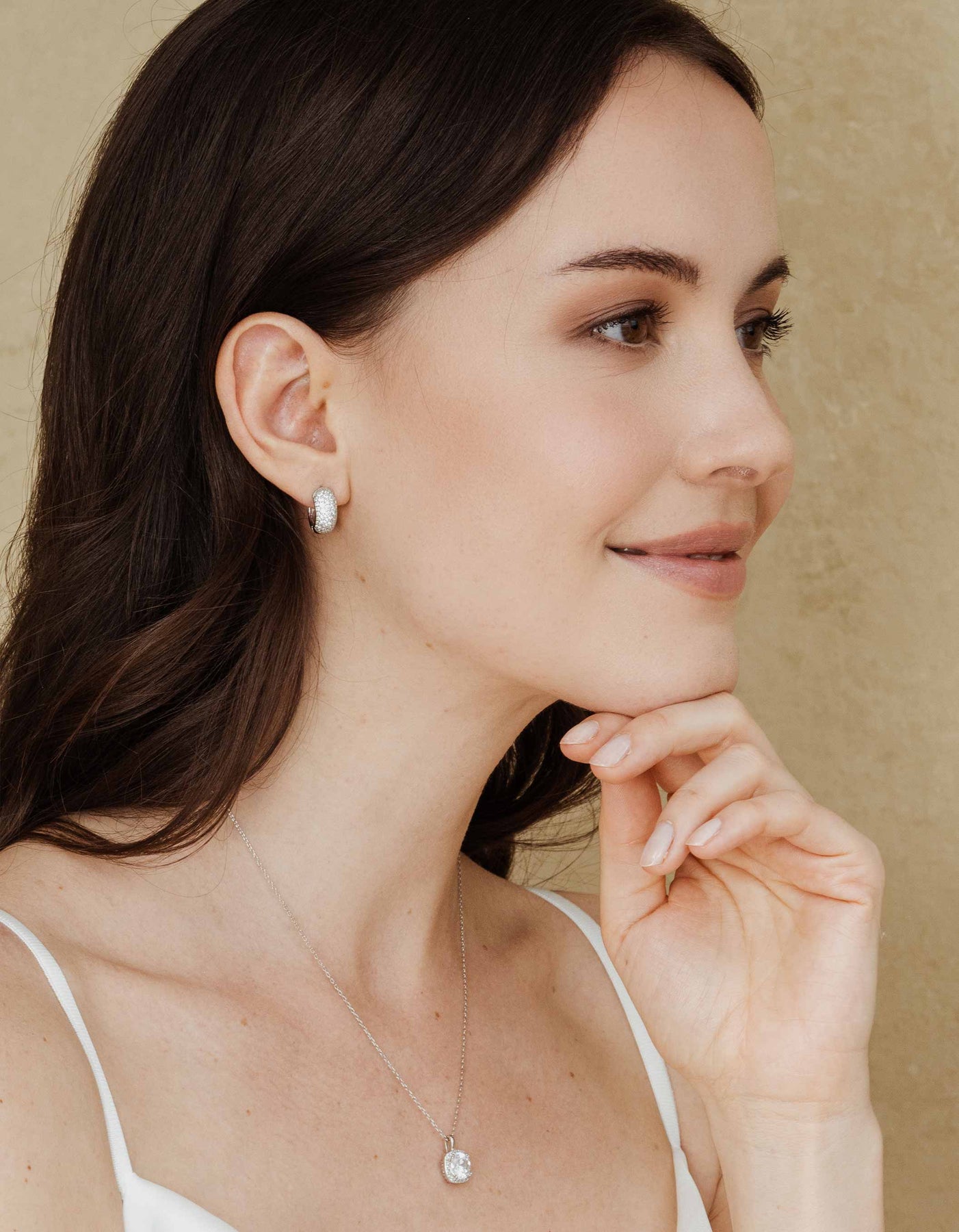 Ohrringe Loop mit Steinchen Silber - 925er Silber – www.andcompliments.com